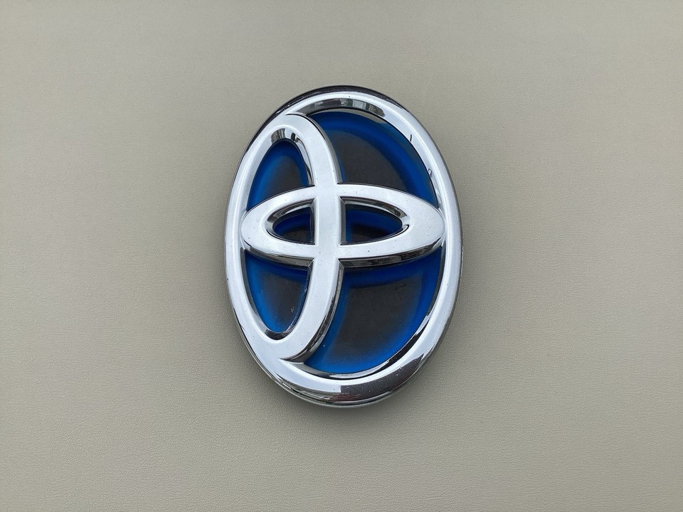 2010-2015 Toyota Prius Front Grille Emblem Sign Logo Badge OEM * | eBay