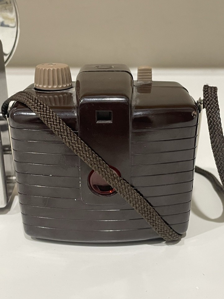 Vintage Kodak Brownie Holiday Flash Camera Great Condition Untested | eBay