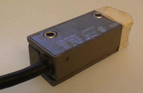 Sentrol Industrial Guard Switch 151.7Z.12K /// LR09176 120Vac ...