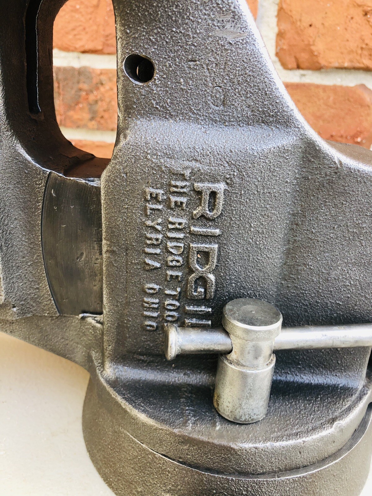 VINTAGE RARE Ridgid BENCH VISE ANTIQUE COLLECTIBLE HARDWARE TOOL SWIVEL ...