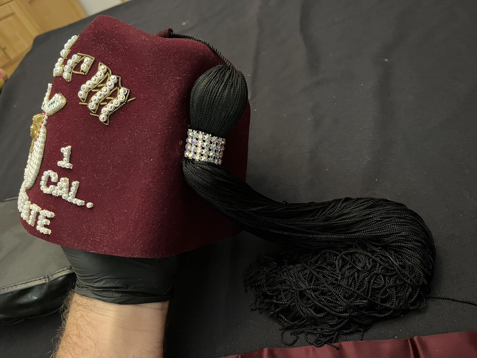 Vintage Shriner Bejeweled Red Felt Fez W Cumberbund & Case. Zen Zem ...