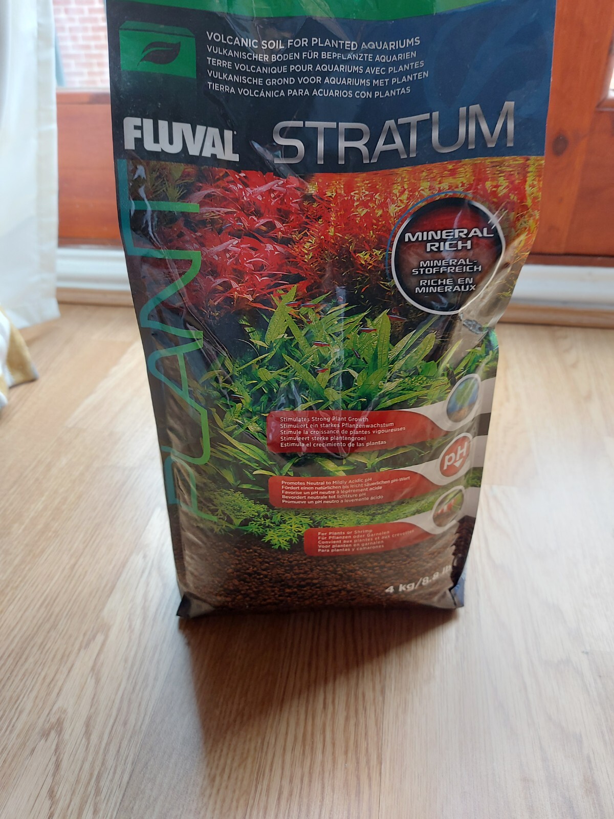 Fluval Stratum Substrate Plant & Shrimp Volcanic Soil for Planted Fish ...