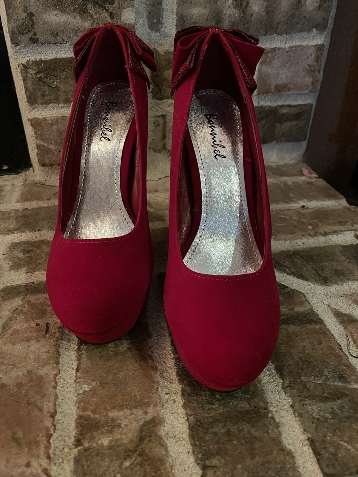 Red Velvet Retro Pumps - Gem