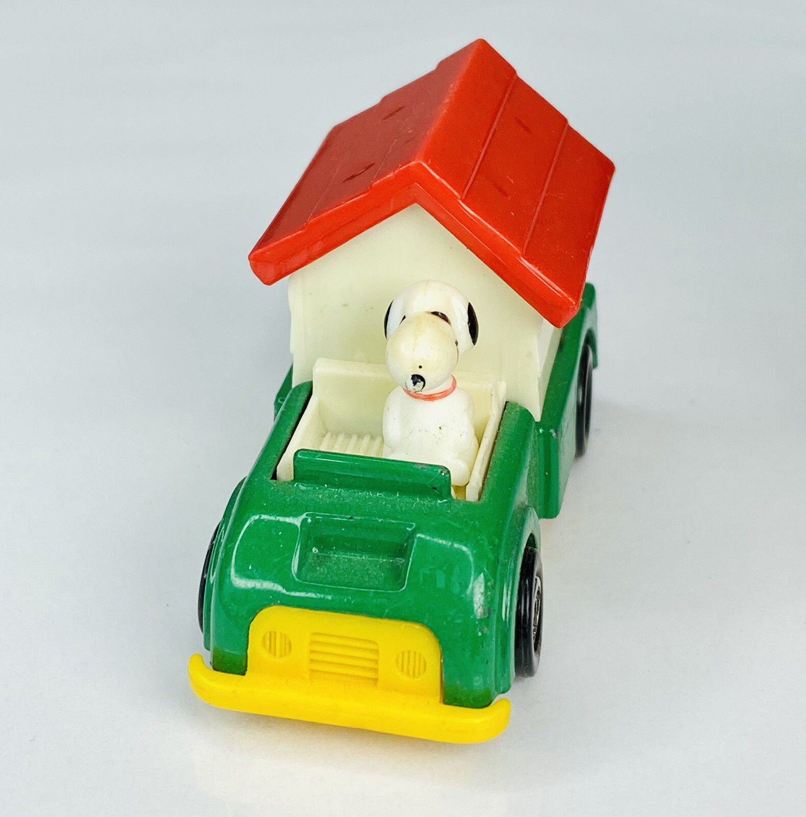 1966 AVIVA SNOOPY Peanuts Mini Diecast Res Green Doghouse Car Truck Toy ...