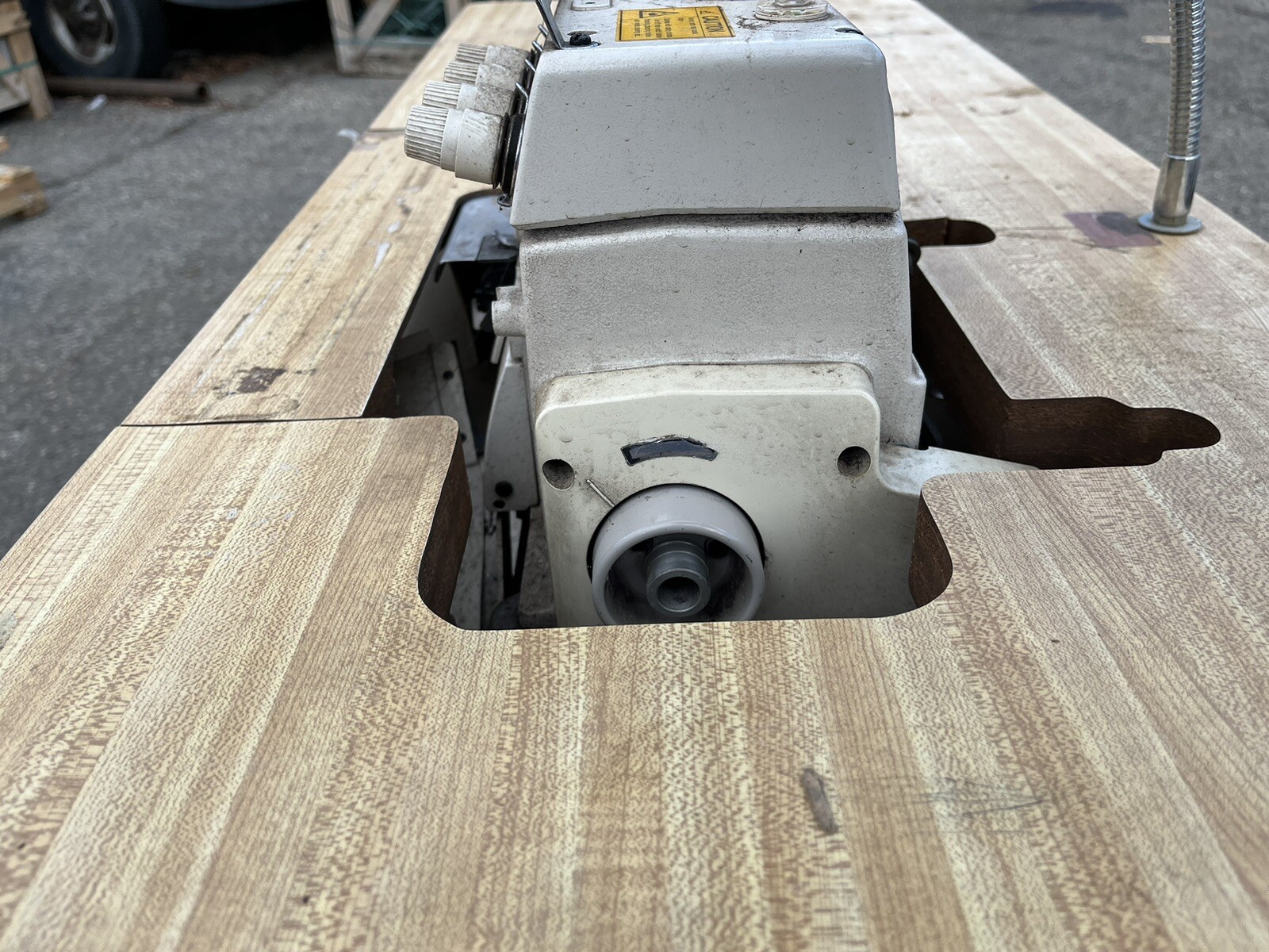 JUKI MO-3714 Industrial 4-Thread Overlock Sewing Machine W. Table ...