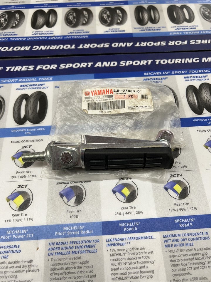 New !!! OEM Yamaha 4JH-27420-01-00 Front Right Footrest Peg YZF600 | eBay