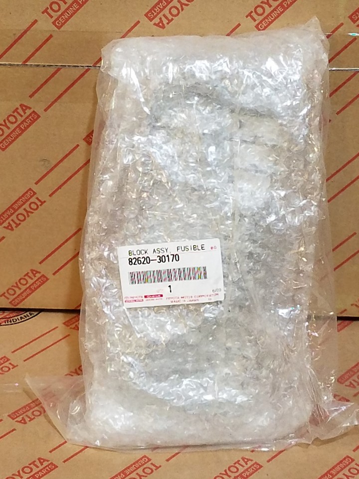 NEW GENUINE LEXUS FUSIBLE LINK RELAY BLOCK IS250 IS350 GS350 GS460 ...