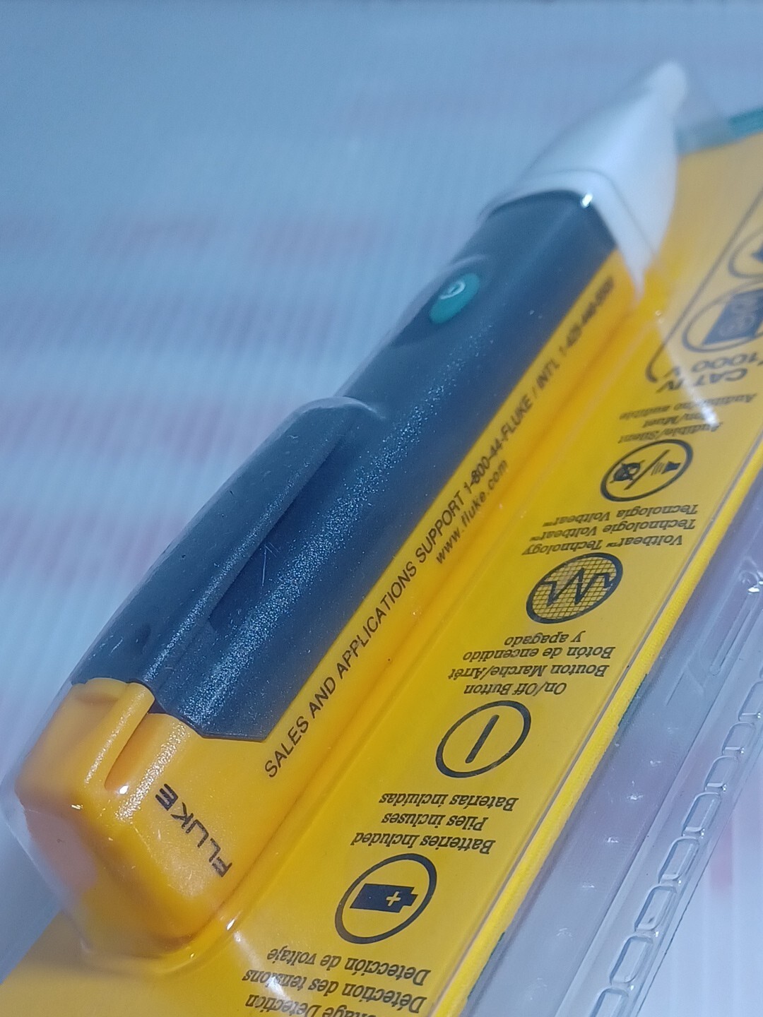 Fluke 1AC II VoltAlert Non-Contact Voltage Detector Pen Tester W/sound ...