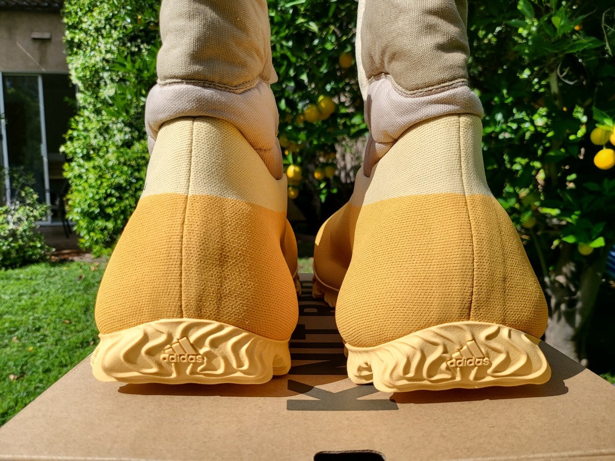 AUTHENTIC in Box Adidas Yeezy KNIT RNR BT Sulfur US Men's AUTHENTIC in Box Adidas Yeezy KNIT RNR BT Sulfur US Men's