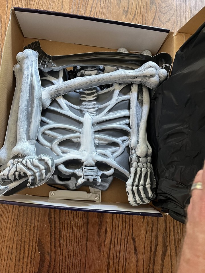 New Vintage Shaking Halloween Skeleton 5 Feet Tall All Hallow's Eve NOS ...