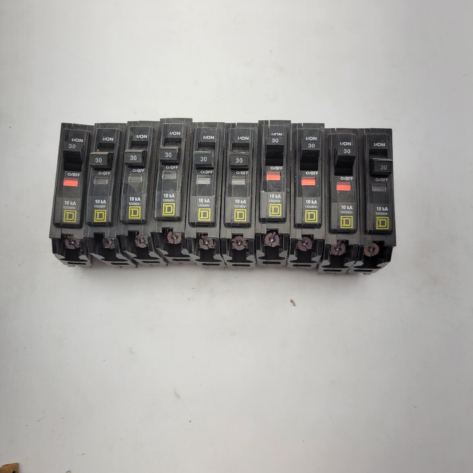 Lot of 10 Square D QO130 1-Pole 30-Amp 120/240V Plug-In Circuit Breaker ...
