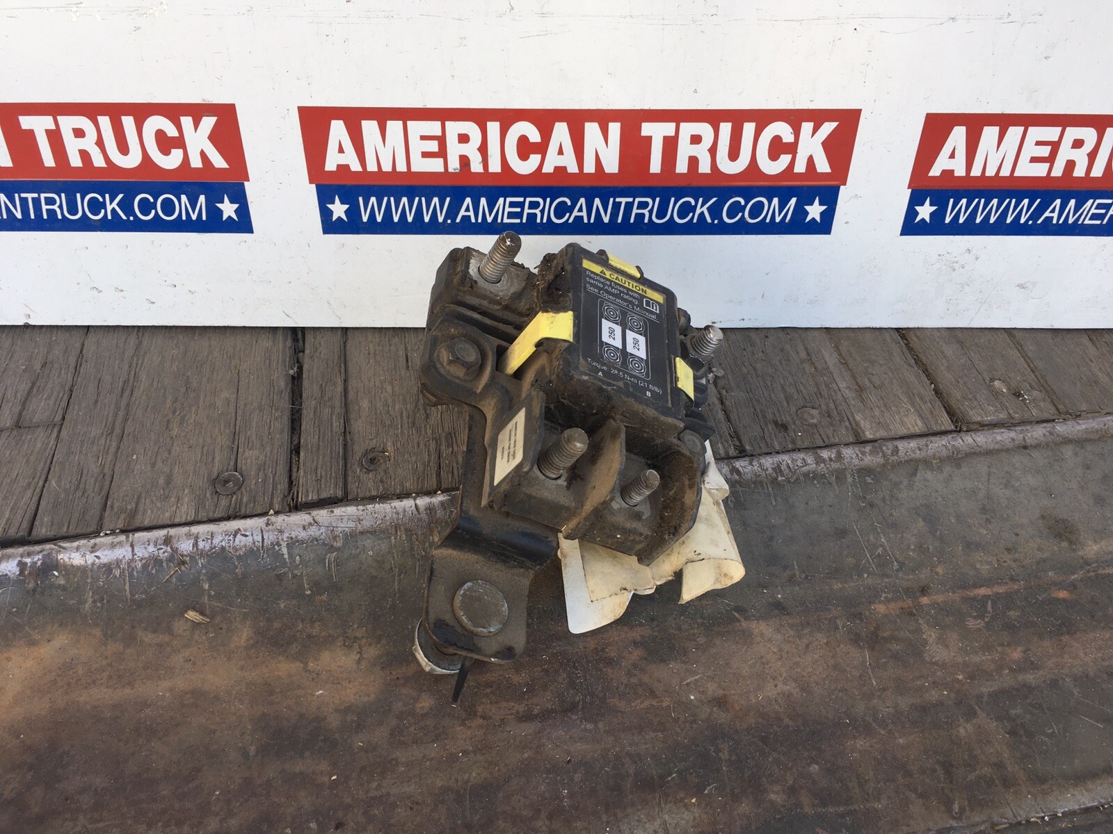 International 4700 LittleFuse Mega Fuse Block Terminal Junction P/N ...