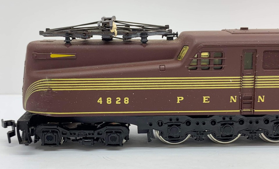 HO Scale IHC M9300 GG-1 Elelctric Locomotive #4828 Tuscan Red ...