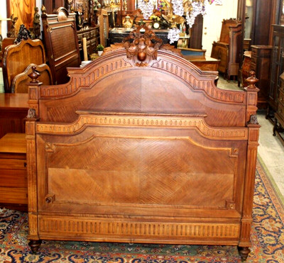 1900-1950 - Antique Wood Bed