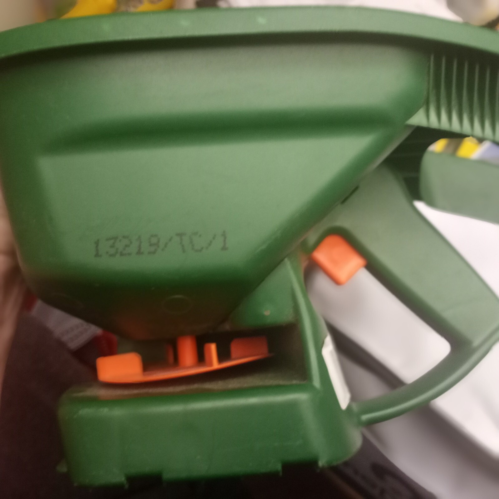 Scotts Handy Green II Turf Builder Handheld Fertilizer Grass Seed ...