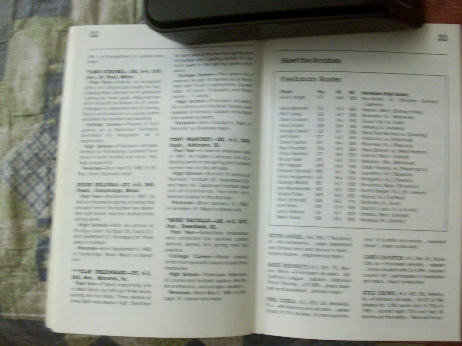 1982 IOWA FOOTBALL MEDIA GUIDE Yearbook CHUCK LONG BOB STOOPS Program ...