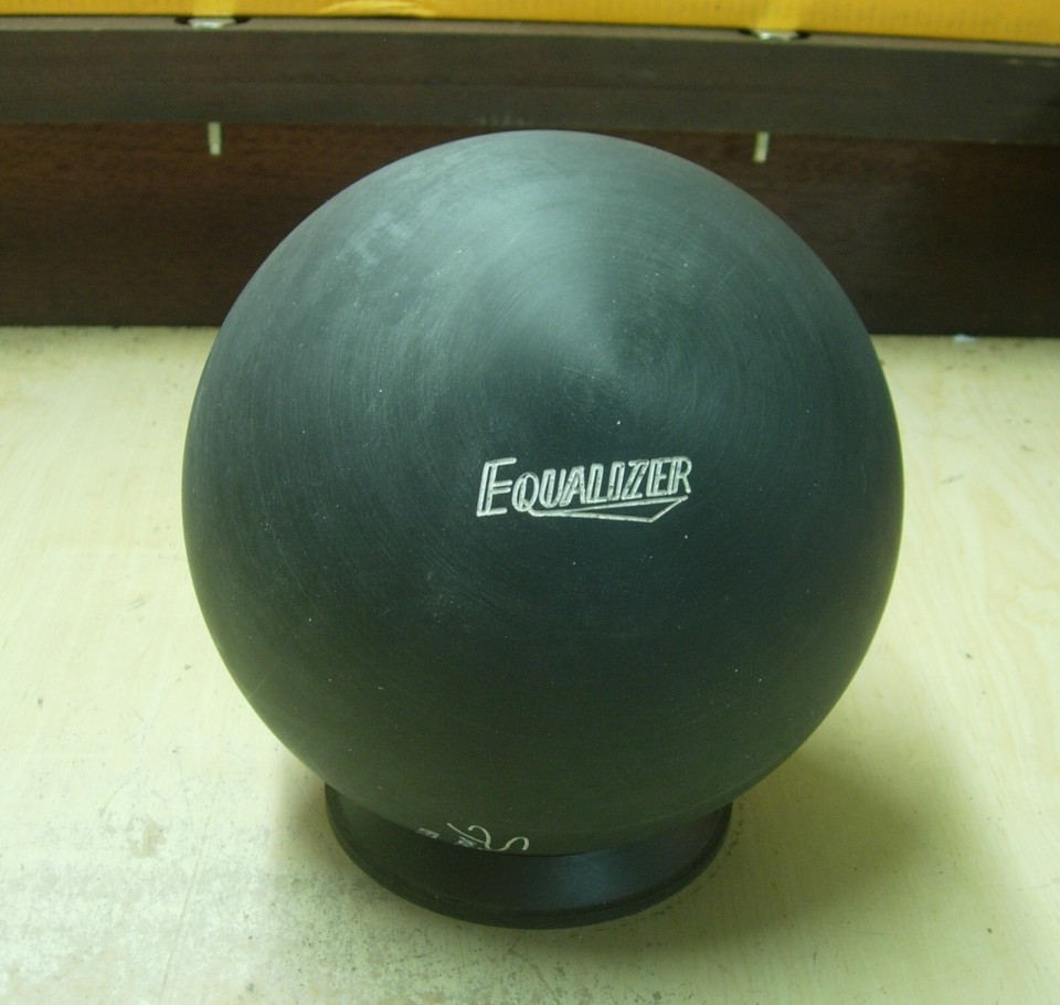 g5 15lb 12oz 6F7667 Star-Trak 1986 EQUALIZER Bowling Ball BLACK DULL ...