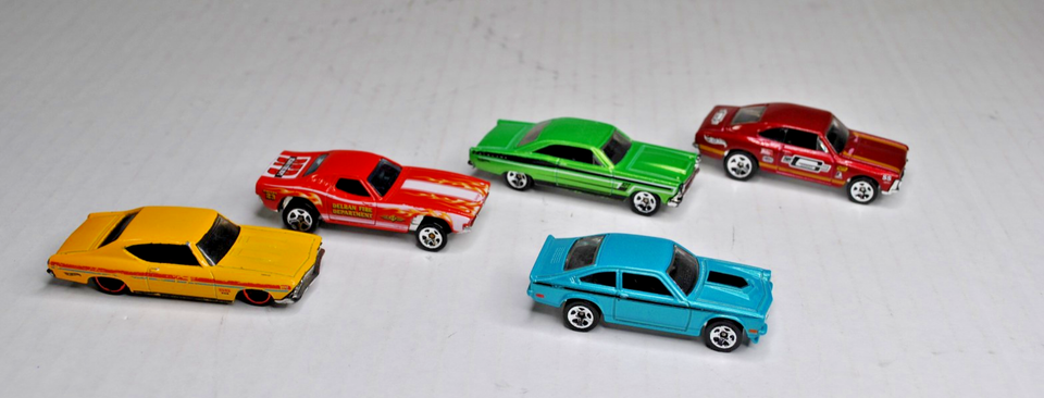Hot Wheels Loose Lot with carrying case Muscle car Mopar Lot of 41 cars ...