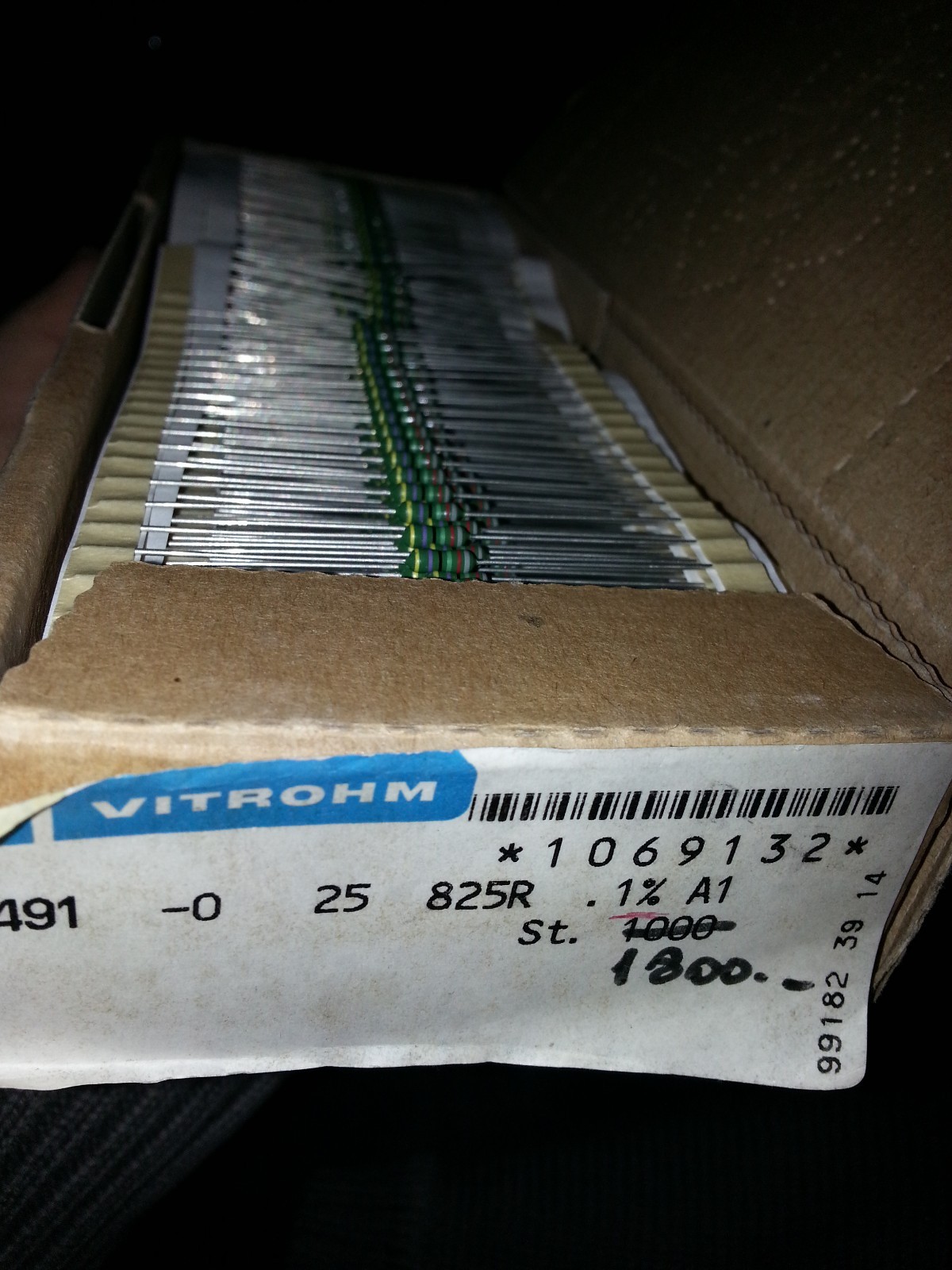 250x VITROHM 491-0 0.6W 825R 0.1% 25ppm HI END PRECISION RESISTORS FOR ...