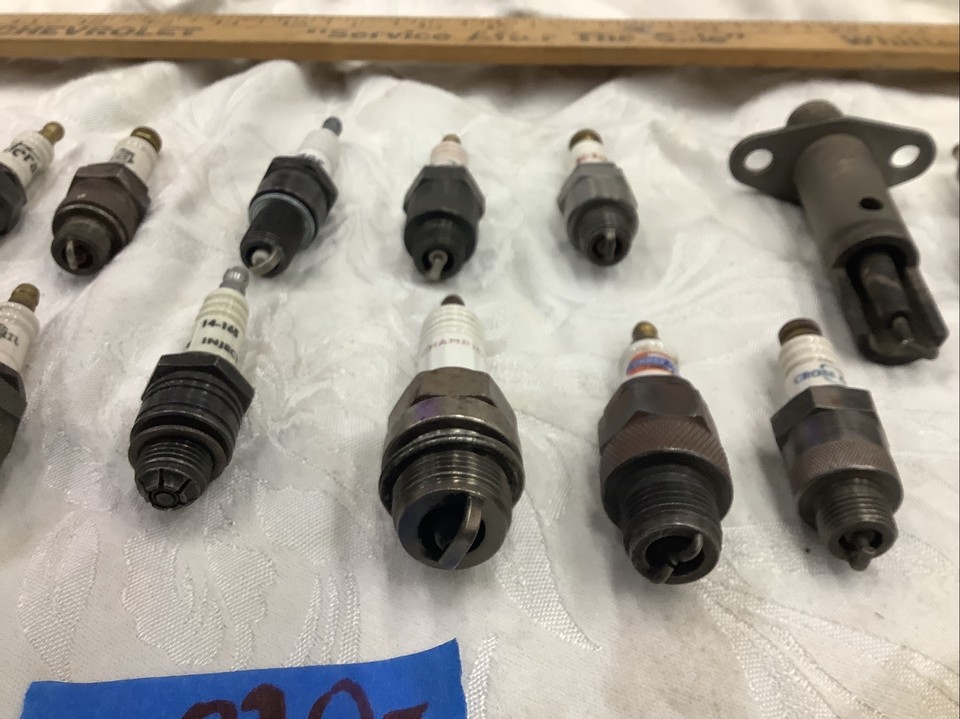 Old Antique Spark Plug Collection Lot Of 15 All Different Vintage Ford ...