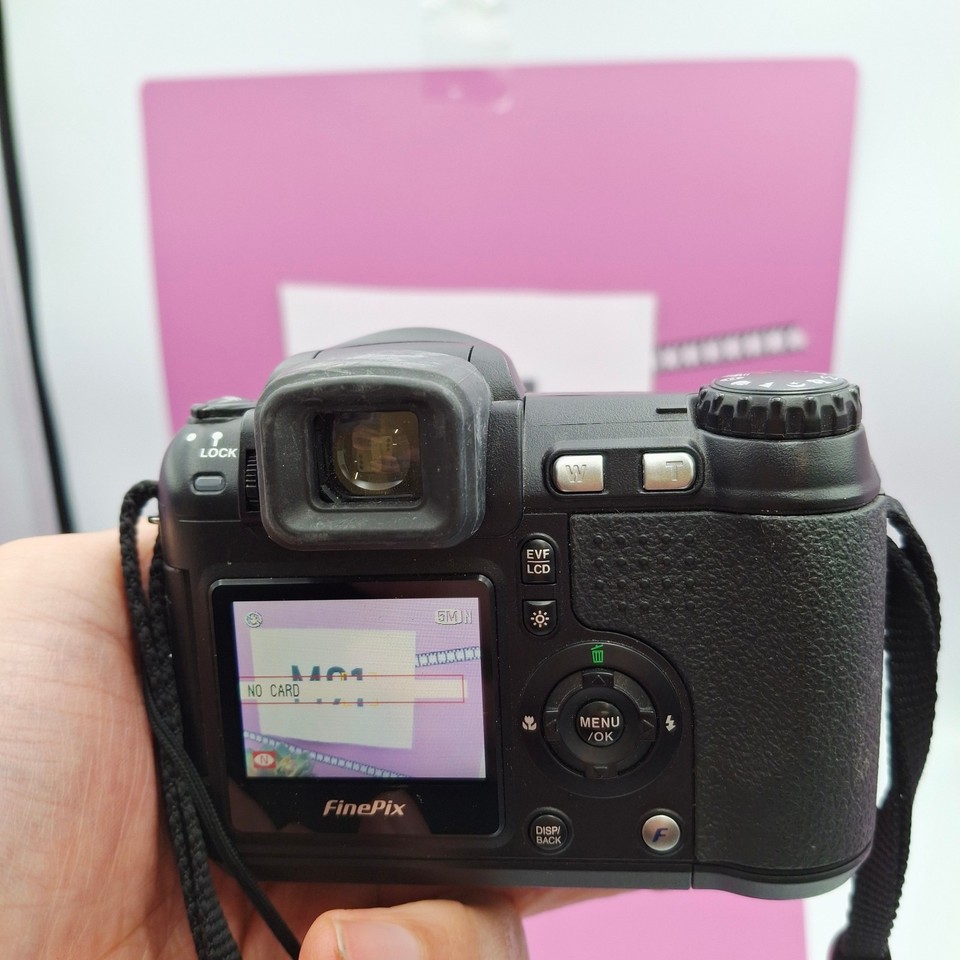 Fujifilm Finepix S5600 digital camera 5.1mp 10x Zoom. Fully Working ...