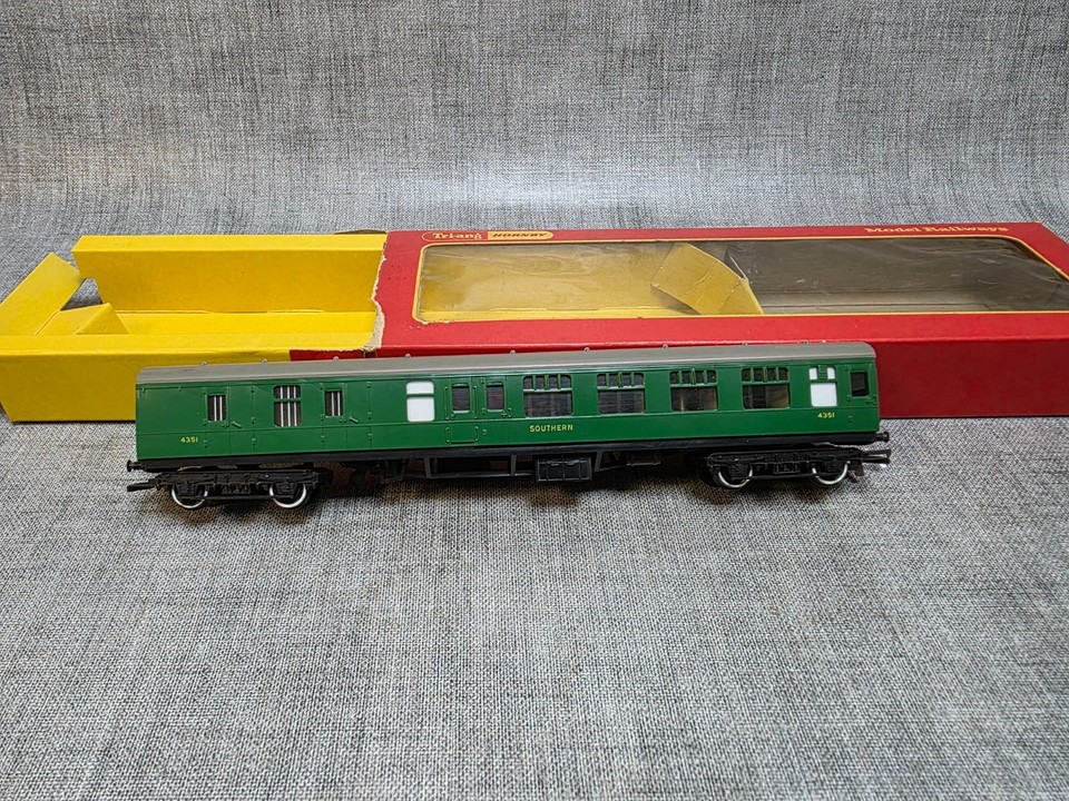 Triang/Hornby OO Gauge Southern Region Coach | eBay