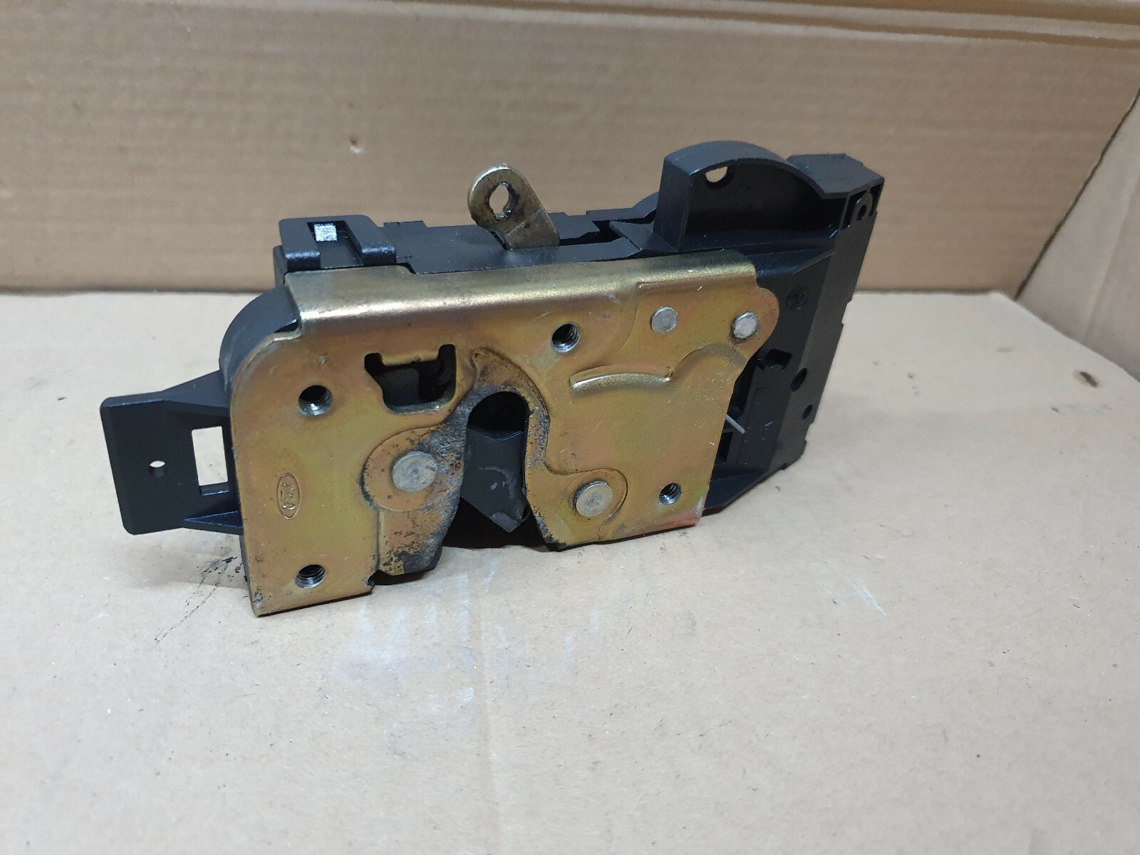 Ford Focus 1 Türschloss ZV Schloss Verriegelung vorne rechts ...