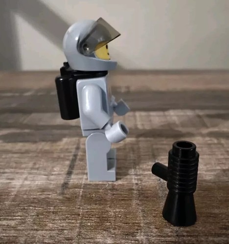 **NEW** 100% LEGO Classic Light Gray Space Man Decaled Minifigure ...