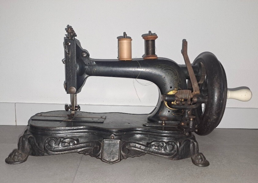 Ornate 1890's Seidel & Naumann Saxonia Regia Cast Iron Sewing Machine ...