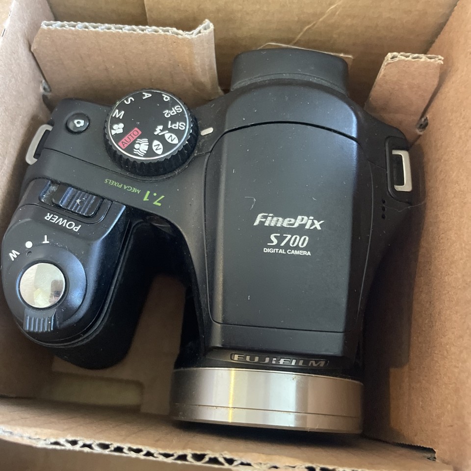 FUJIFILM FinePix S700 Digital Camera | 7.1 MP | 10x Optical Zoom ...