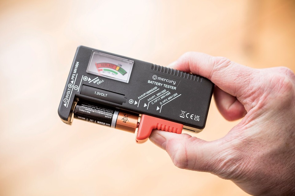 Universal Battery Tester For AA, AAA, C, D, 9V, PP3 Batteries Coin ...
