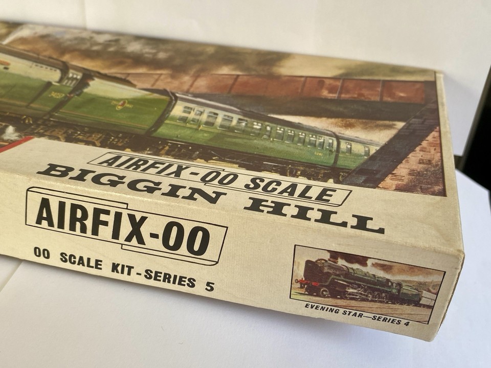 VINTAGE AIRFIX "BIGGIN HILL" Battle of Britain CLASS -OO MODEL Unmade ...