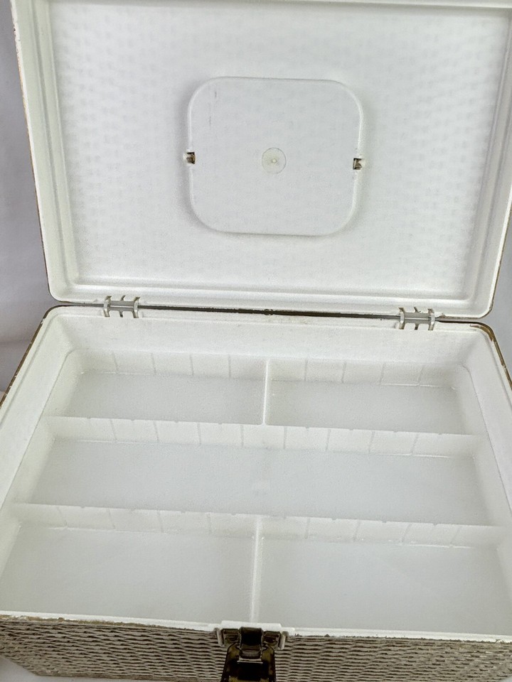VTG Wilson WIL-HOLD Off White/Gold Plastic Wicker Basket Weave Sewing ...