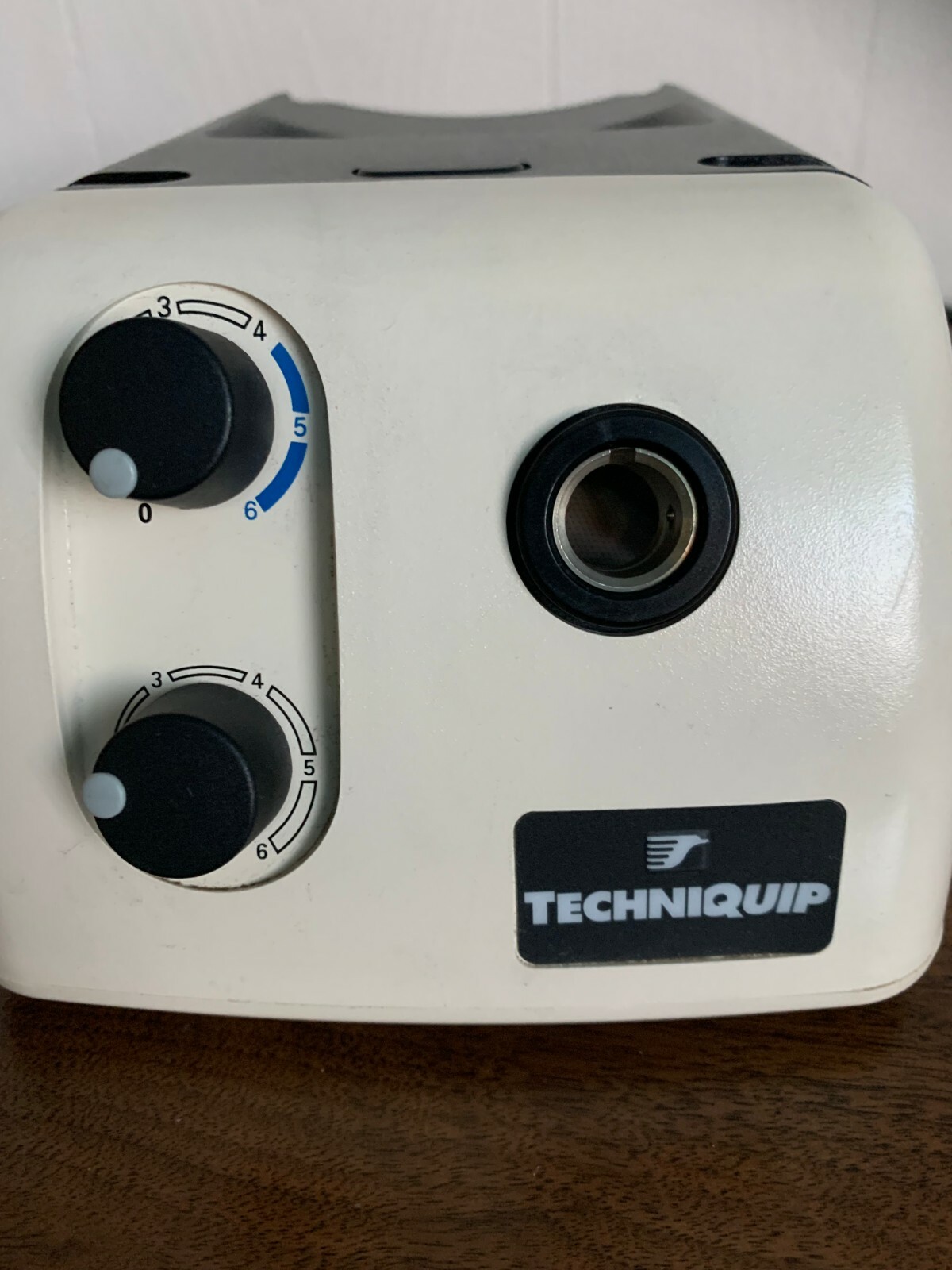 Techniquip Model R 150 150W 120V 1Ph Fiber Optic illuminator with ...