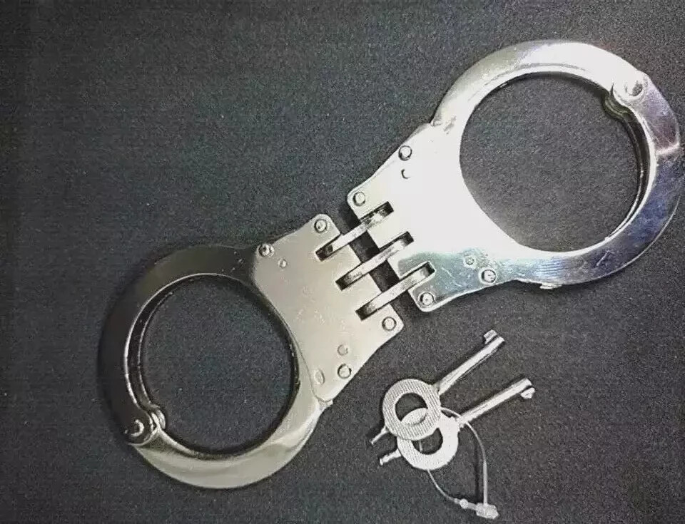 HANDCUFFS ARE MADE UP OF HIGH QUALITY CARBON STEEL HANDCUFFS ...