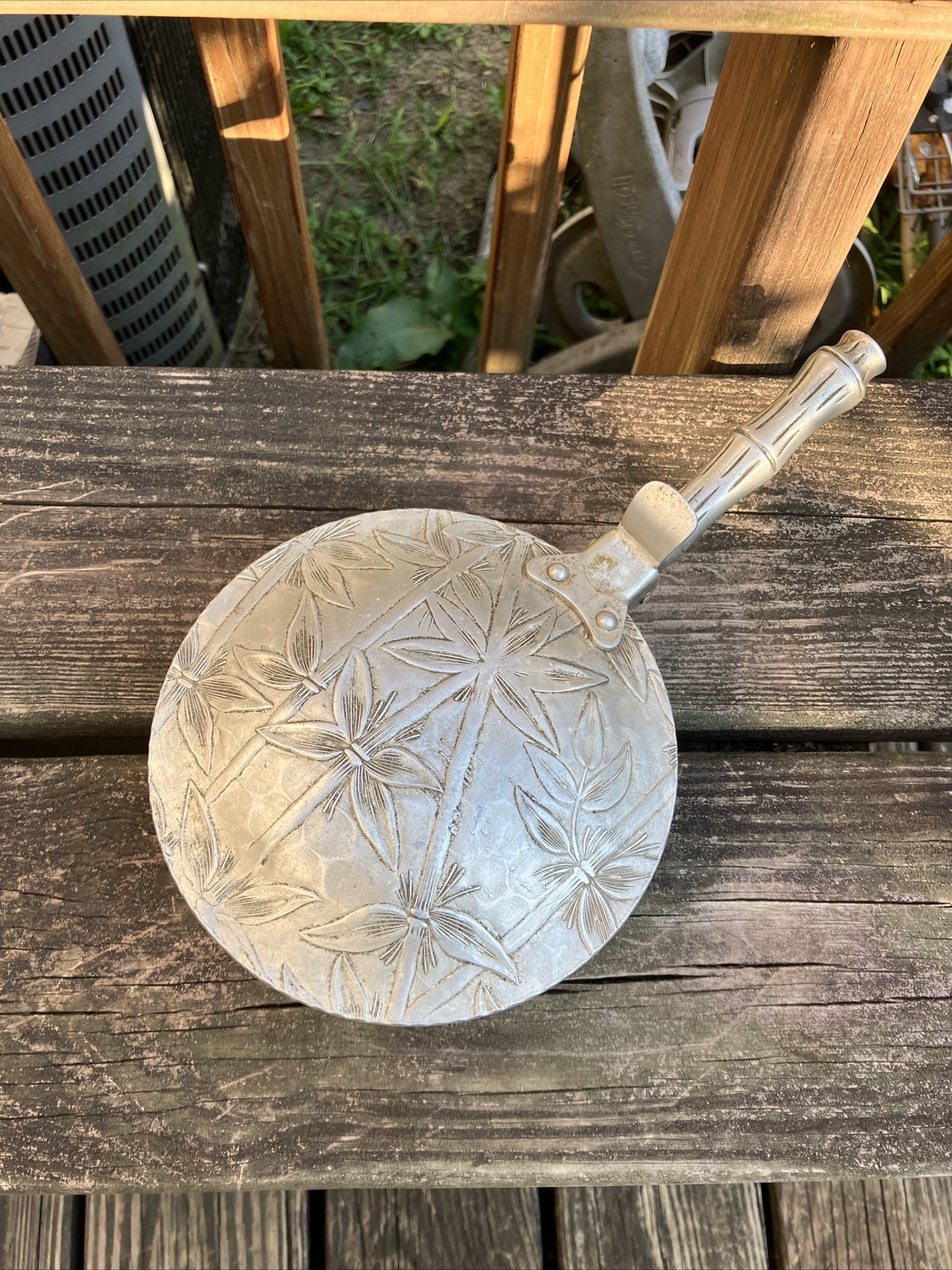 Everlast Metal Hand Forged Silent Butler Pan Beautiful Leaf Design ...