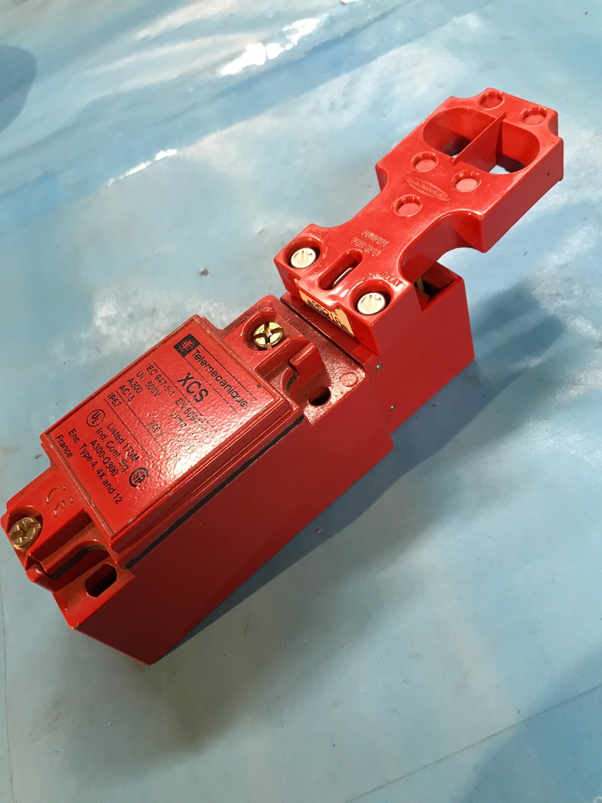 Telemecanique XCS-A7O1 / EN 60947-5-1. A300 | eBay