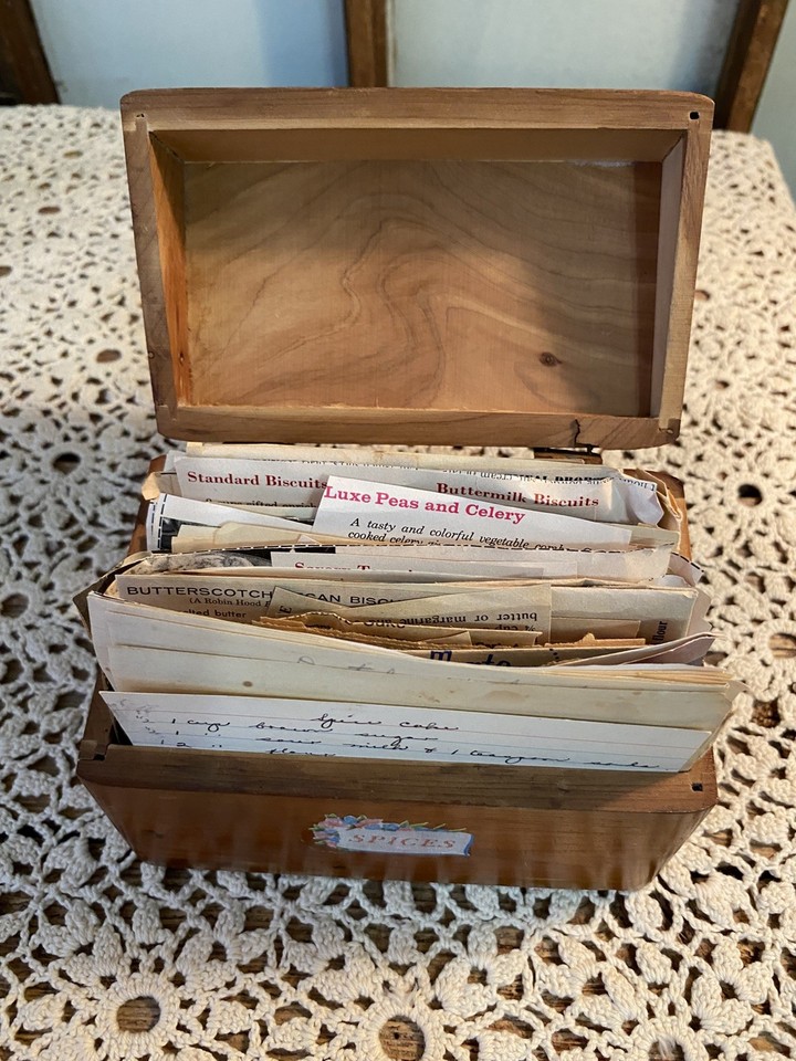 Vtg 60s WOOD RECiPE BOX kitchen decals -inside 100+ RECiPES handwritten ...