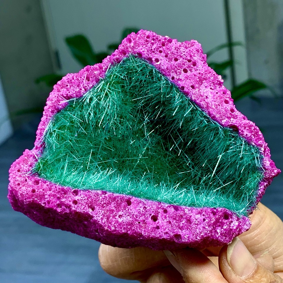 395G Rare Moroccan green magnesite and red corundum mineral spirit ruby ...