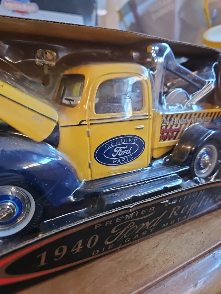 1:18 Golden Wheel 1940 Yellow Ford Replica 24hr. Towing Service Truck ...