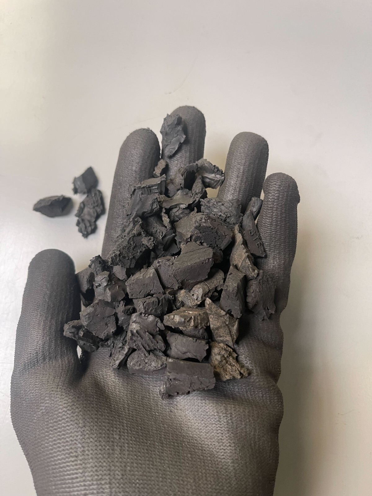 20mm Rubber Chippings 25kg - Crumb Granules Playground Garden Mulch ...