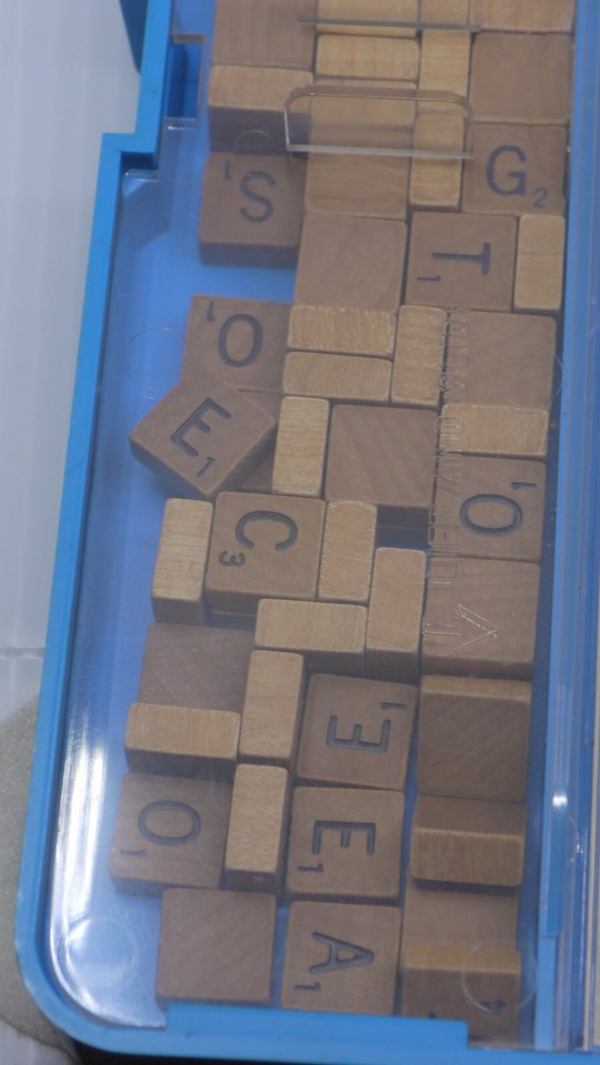 1977 TRAVEL EDITION SCRABBLE GAME No. 52, WITH CARRYING CASE COMPLETE ...