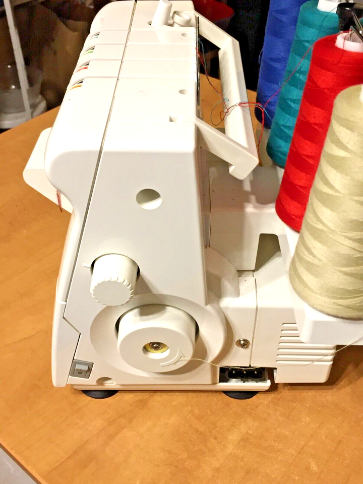 Singer Ultralock Differential Feed Serger 14U454B w/ Pedal, Soft Case ...