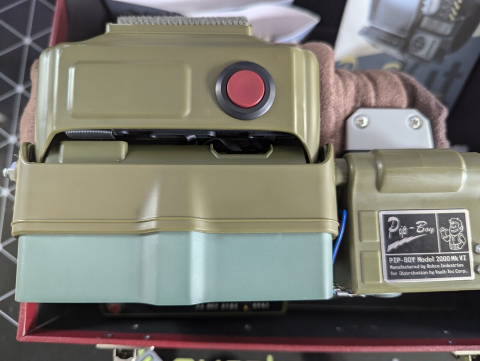 Fallout 76 Pip-Boy 2000 MK VI Construction Kit - WRC11618 - Assembled ...