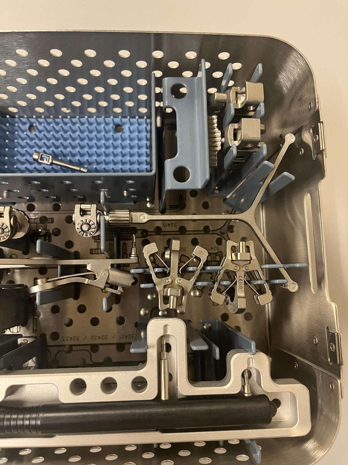 Brainlab Knee 3 Surgical Instrument Set-52316 | eBay