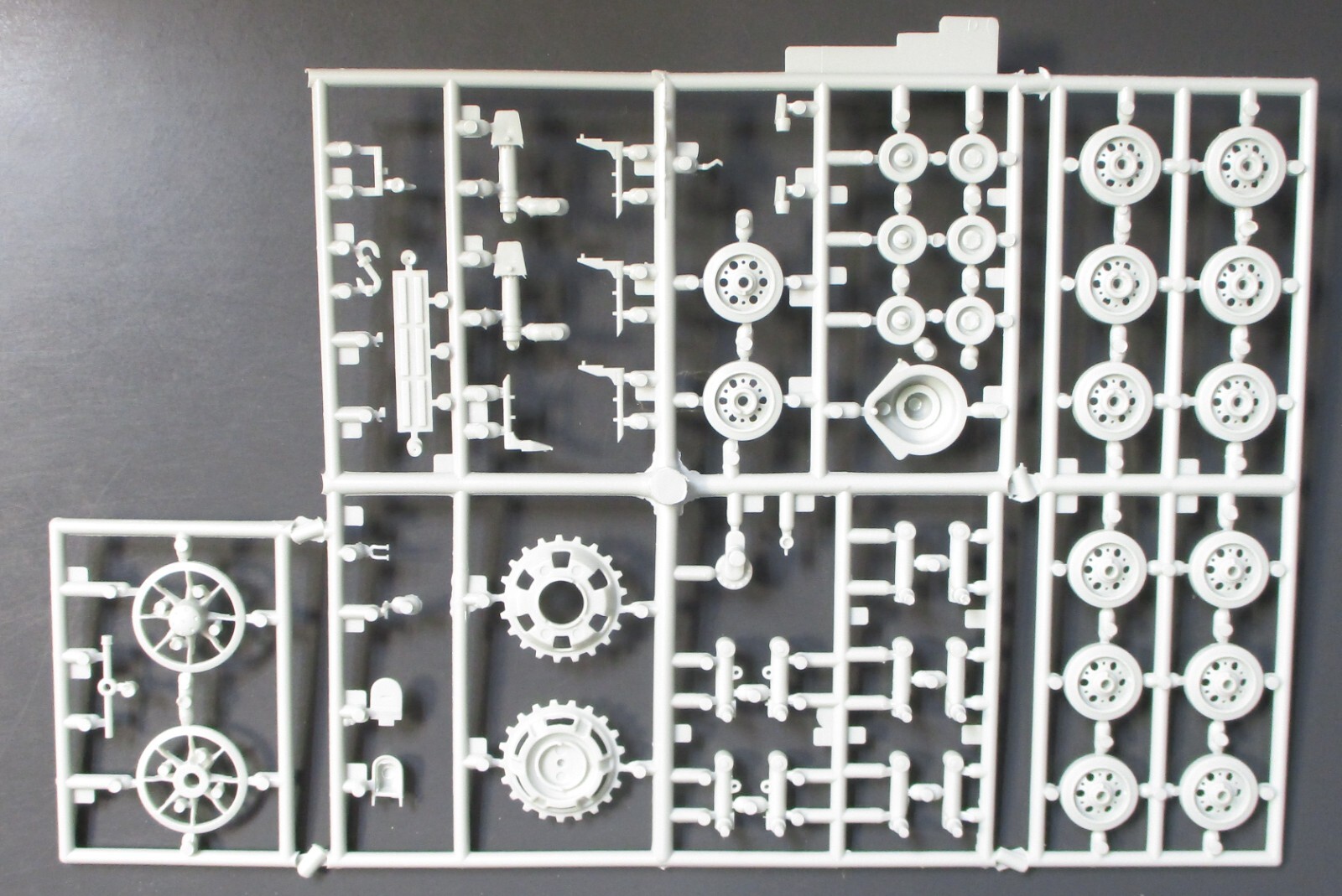 Dragon 1/35th Scale 15cm Sturm sIG 33 - Parts Tree B from Kit No. 6042 ...