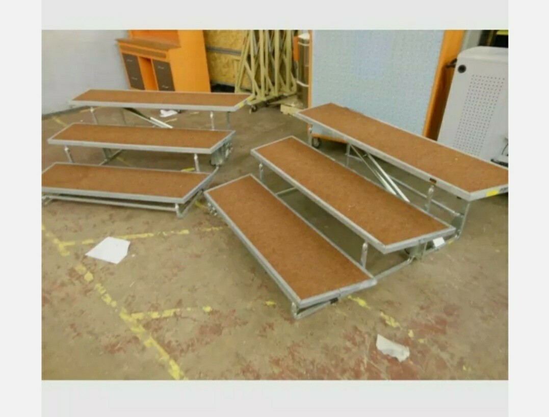 WENGER TOURMASTER 3-STEP CHORAL RISER QUANTITY ON HAND BROWN/ORANGE ...