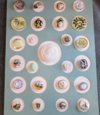 25 Vintage Glass Buttons Collector Card PEOPLE BIRDS PICTURES INSECTS ...