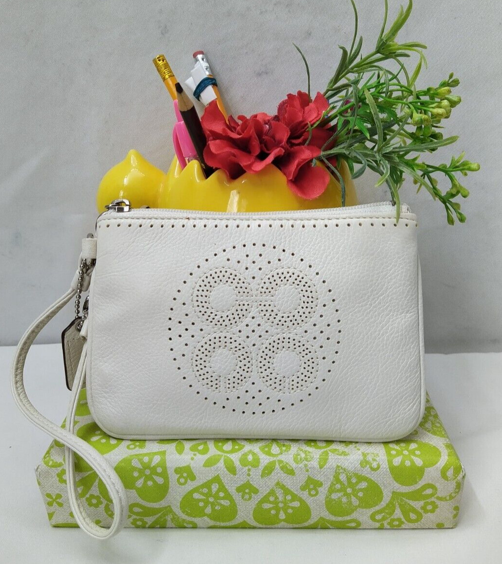Coach Laura White Leather Logo Zipper Closure Wristle… - Gem