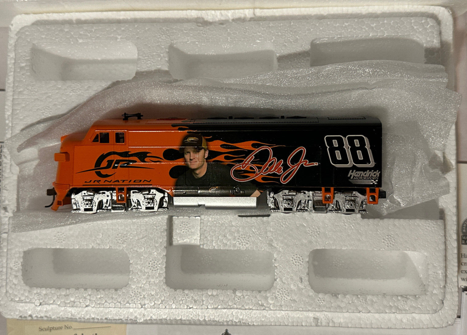 Bachmann Hawthorne Village Nascar Dale Earnhardt Jr #88 Train Set AMP ...